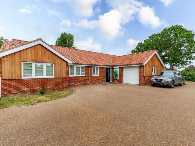 4 bedroom detached bungalow for sale