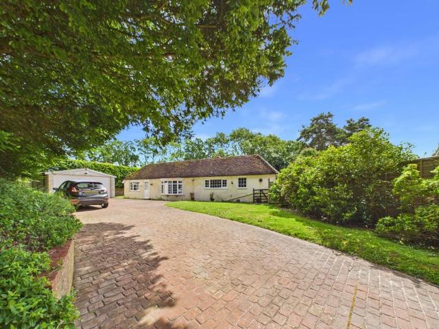 4 bedroom detached bungalow for sale