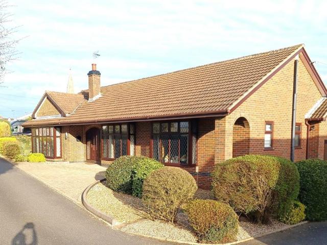 4 bedroom detached bungalow for sale