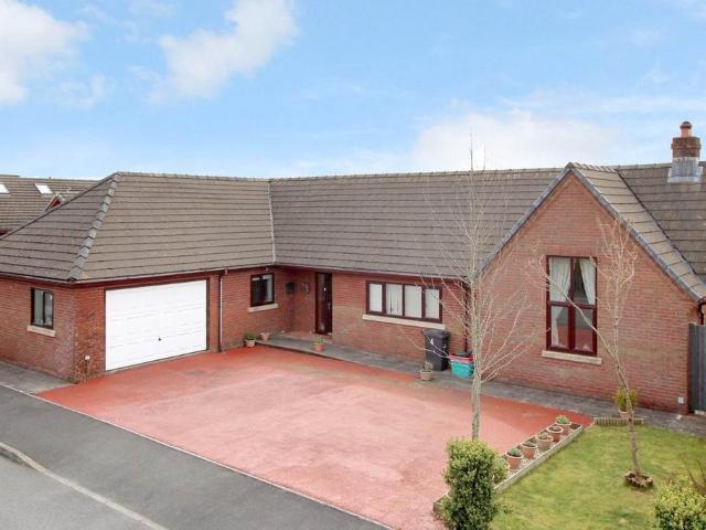 4 bedroom detached bungalow for sale