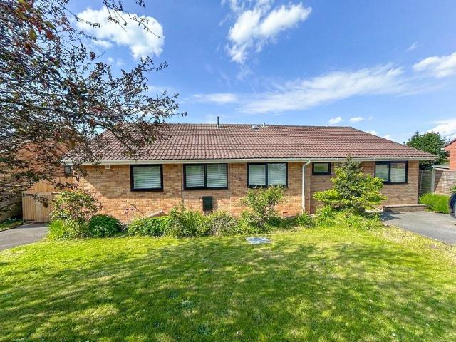 4 bedroom detached bungalow for sale