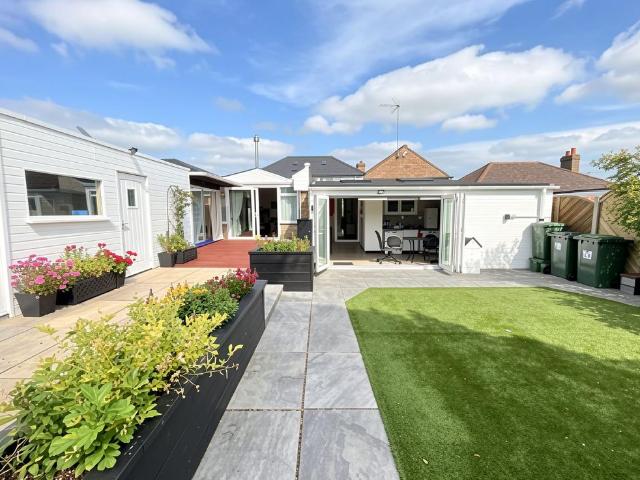 4 bedroom detached bungalow for sale