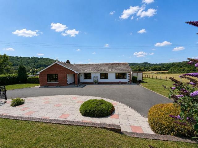 4 bedroom detached bungalow for sale