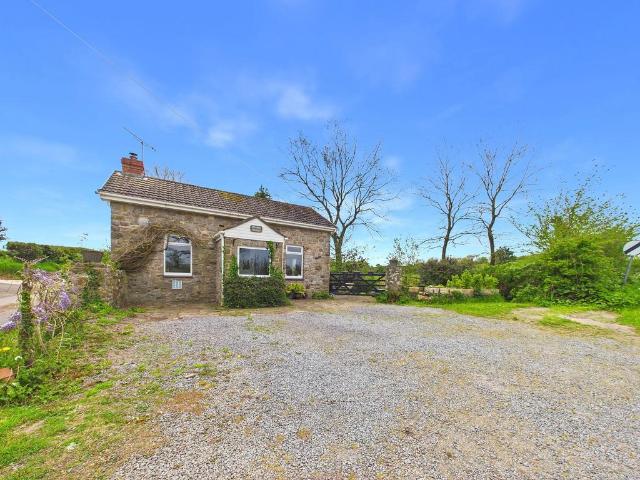 4 bedroom detached bungalow for sale