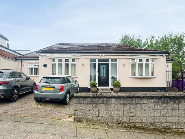 4 bedroom detached bungalow for sale