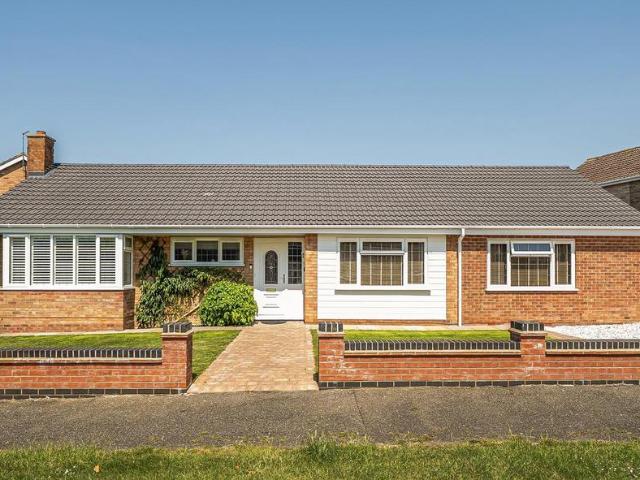 4 bedroom detached bungalow for sale