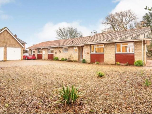 4 bedroom detached bungalow for sale