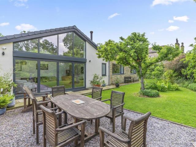 4 bedroom detached bungalow for sale