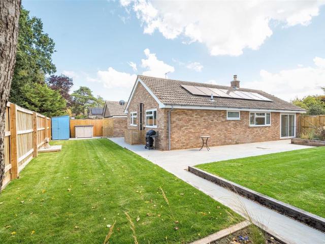 4 bedroom detached bungalow for sale