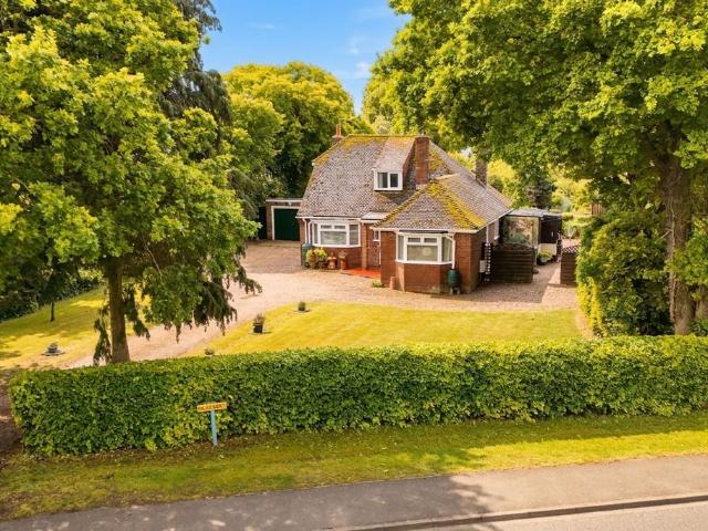 4 bedroom detached bungalow for sale