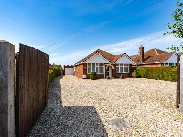4 bedroom detached bungalow for sale