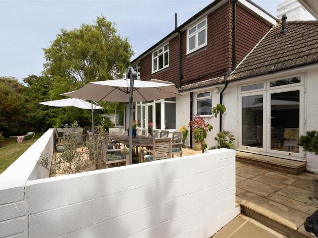 4 bedroom detached bungalow for sale