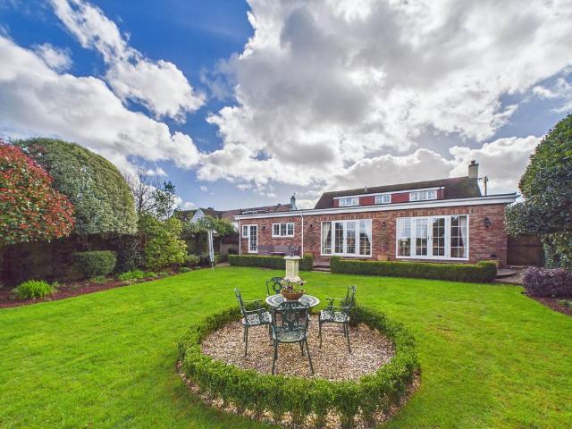 4 bedroom detached bungalow for sale