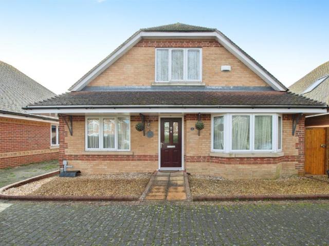 4 bedroom detached bungalow for sale