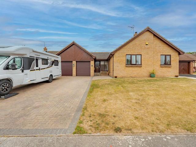 4 bedroom detached bungalow for sale