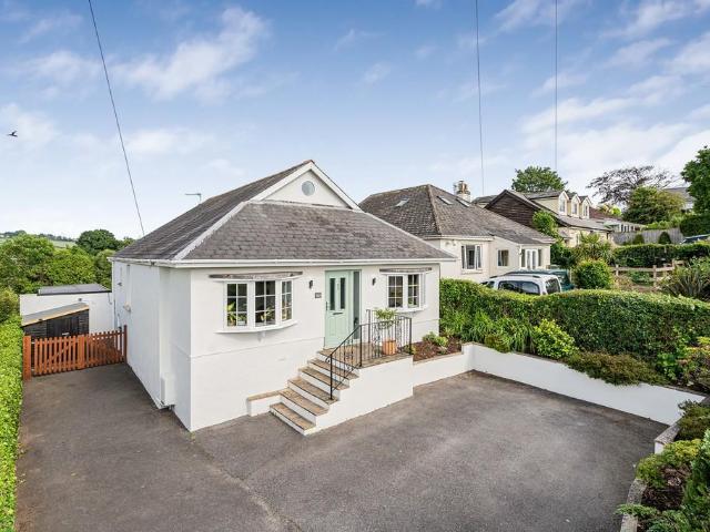 4 bedroom detached bungalow for sale