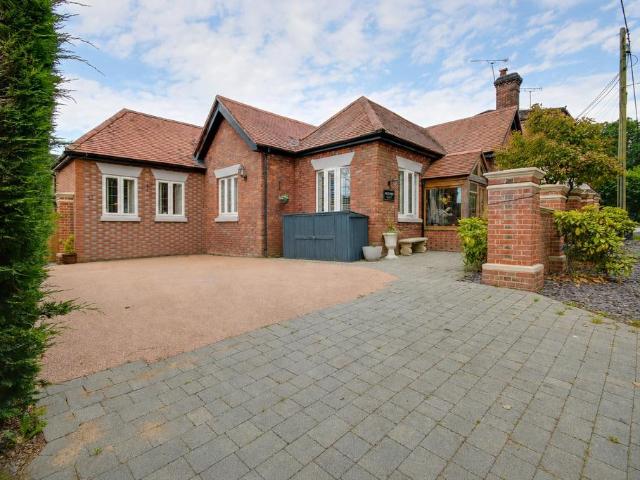 4 bedroom detached bungalow for sale