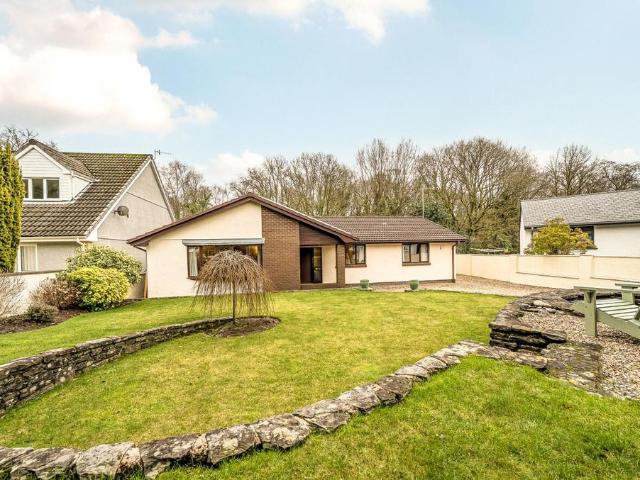 4 bedroom detached bungalow for sale