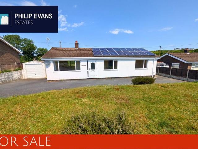 4 bedroom detached bungalow for sale