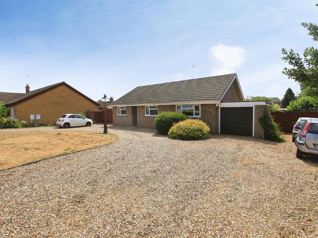 4 bedroom detached bungalow for sale