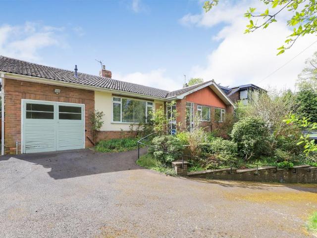 4 bedroom detached bungalow for sale
