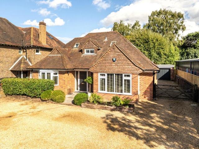 4 bedroom detached bungalow for sale
