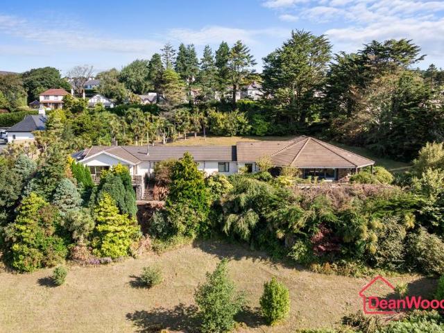 4 bedroom detached bungalow for sale
