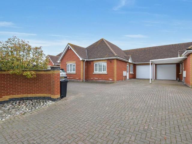 4 bedroom detached bungalow for sale