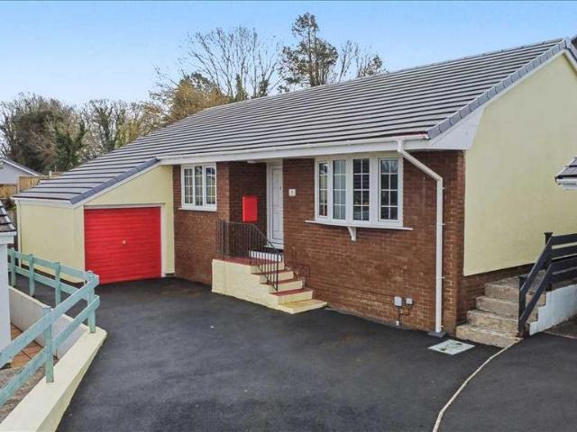 4 bedroom detached bungalow for sale