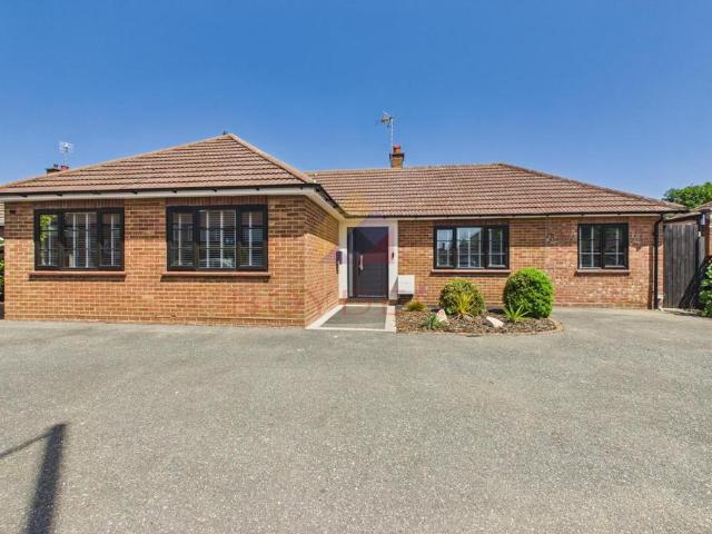 4 bedroom detached bungalow for sale