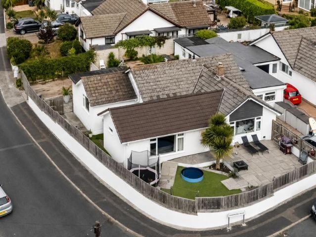 4 bedroom detached bungalow for sale