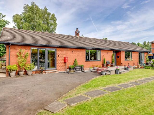 4 bedroom detached bungalow for sale