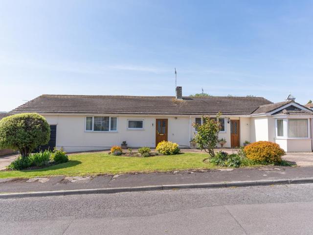 4 bedroom detached bungalow for sale