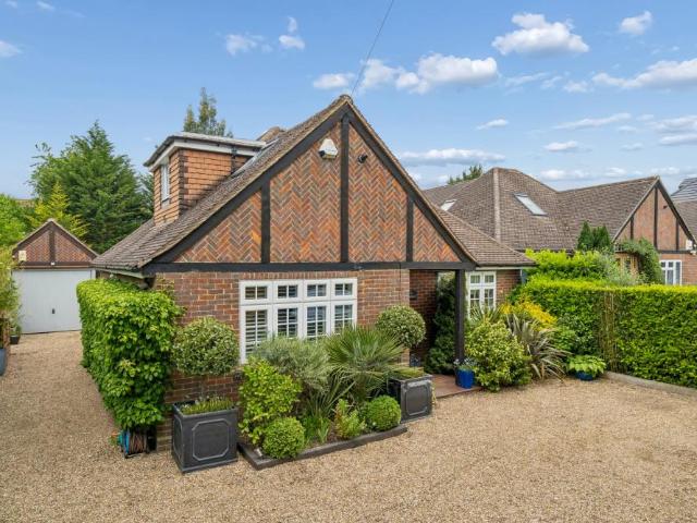 4 bedroom detached bungalow for sale
