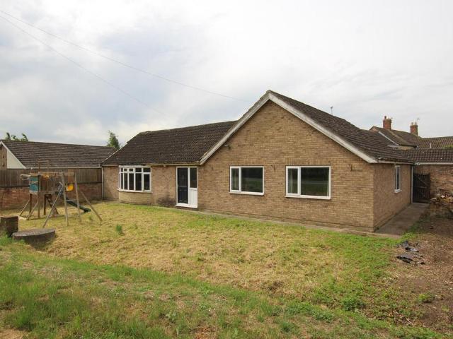 4 bedroom detached bungalow for sale