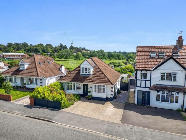 4 bedroom detached bungalow for sale