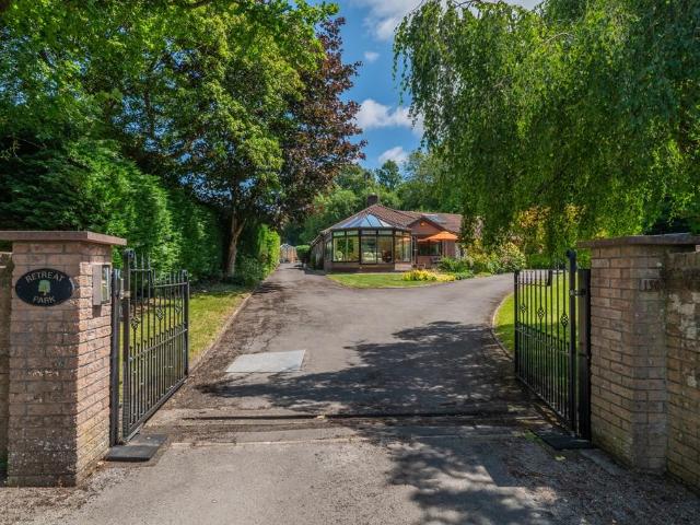 4 bedroom detached bungalow for sale