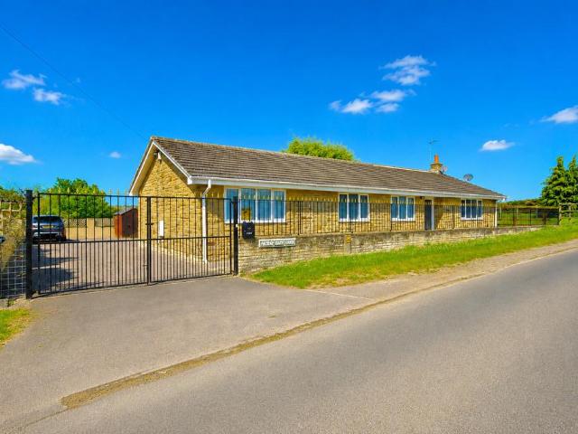 4 bedroom detached bungalow for sale