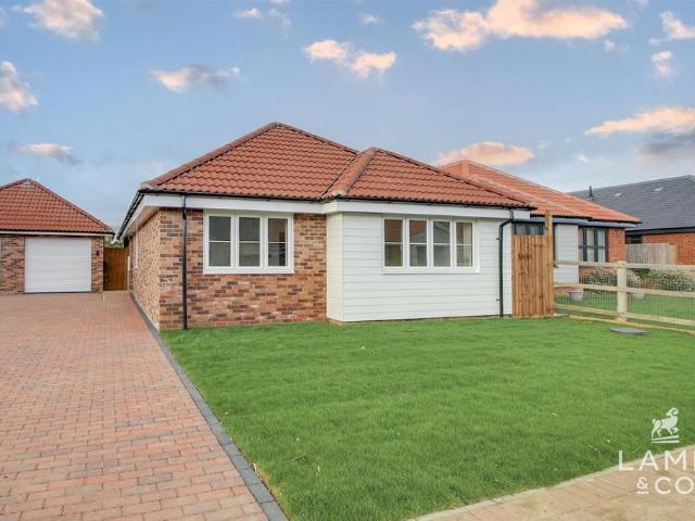 4 bedroom detached bungalow for sale