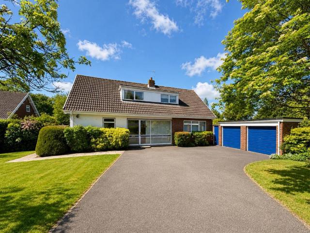4 bedroom detached bungalow for sale
