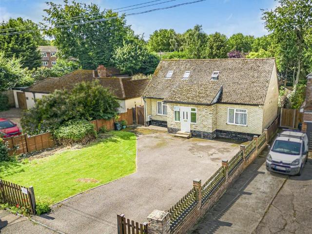4 bedroom detached bungalow for sale