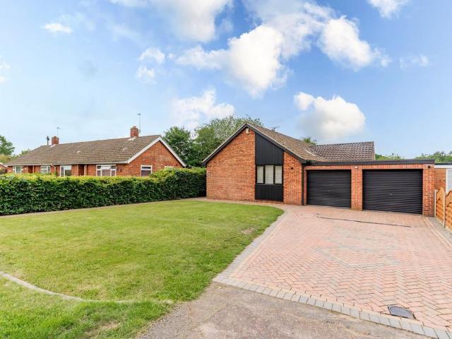 4 bedroom detached bungalow for sale