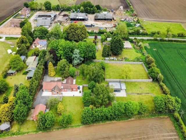 4 bedroom detached bungalow for sale