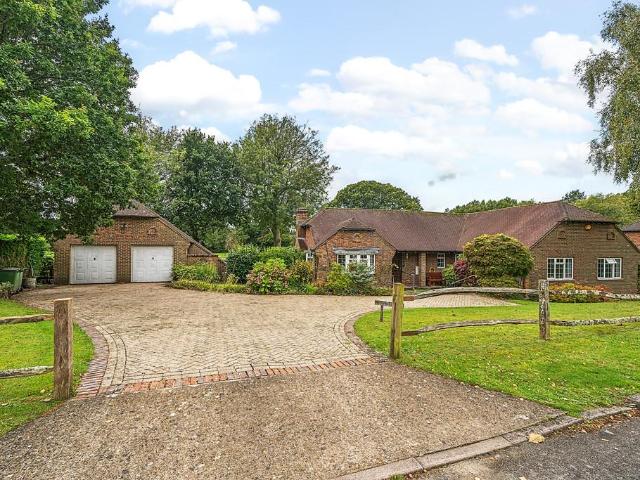 4 bedroom detached bungalow for sale
