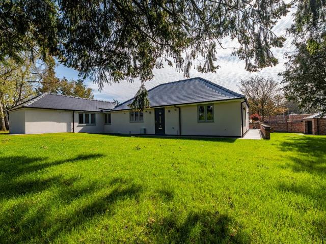 4 bedroom detached bungalow for sale