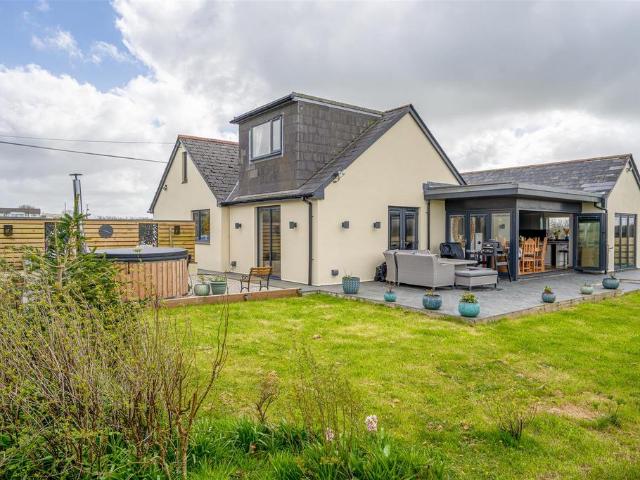 4 bedroom detached bungalow for sale