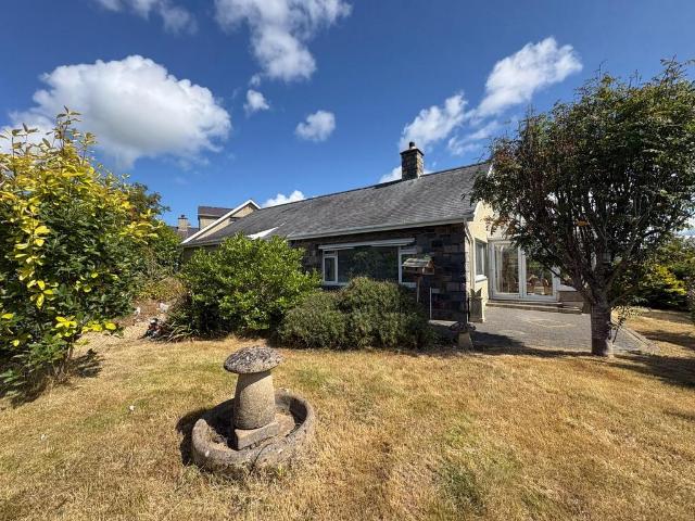 4 bedroom detached bungalow for sale