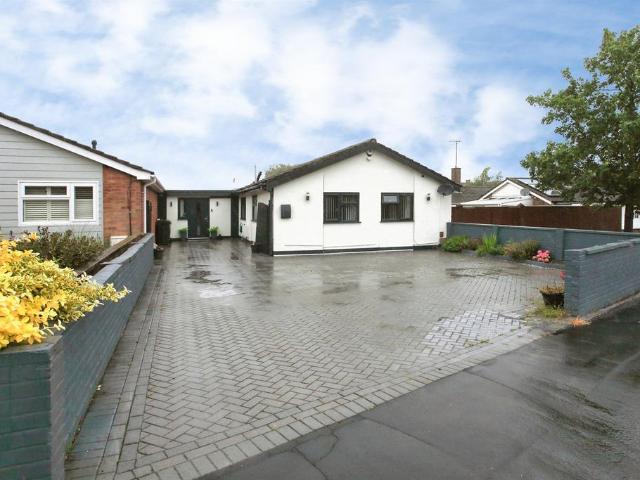 4 bedroom detached bungalow for sale