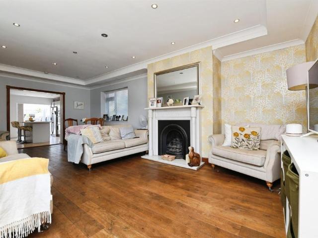 4 bedroom detached bungalow for sale
