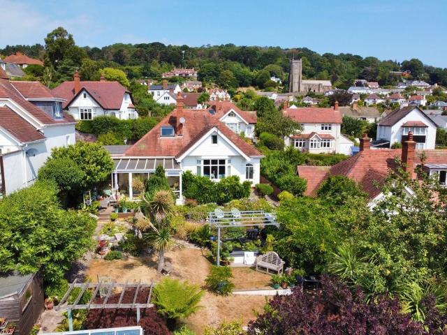 4 bedroom detached bungalow for sale